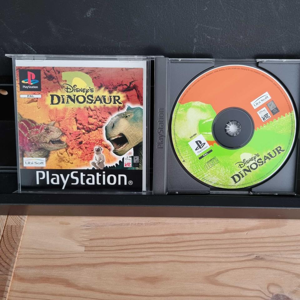 Disney Dinosaur - Playstation 1 .:. Grenier du Geek