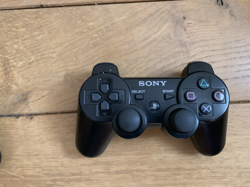 2 manettes PS3 .:. Grenier du Geek