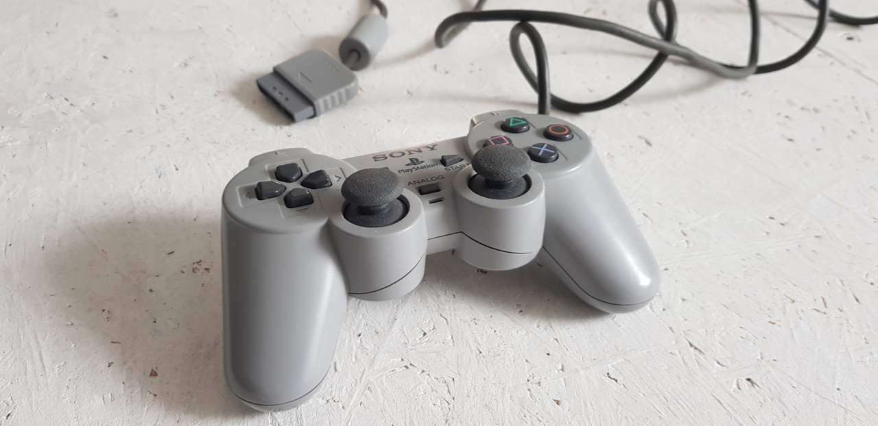 Manette Dualshock ps1 .:. Grenier du Geek